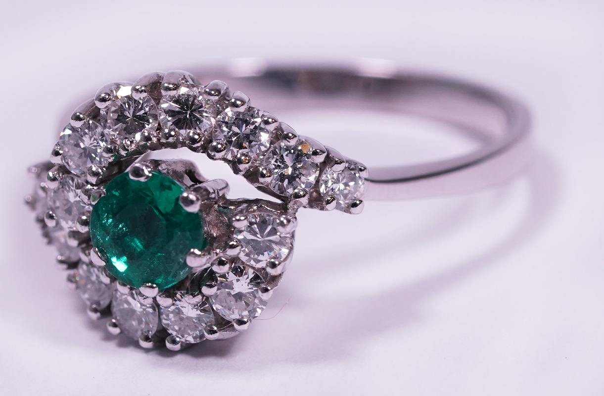 Vintage 1,38ct. Smaragd Brillant Ring aus 585 Weißgold gefertigt Gr. 62 ...